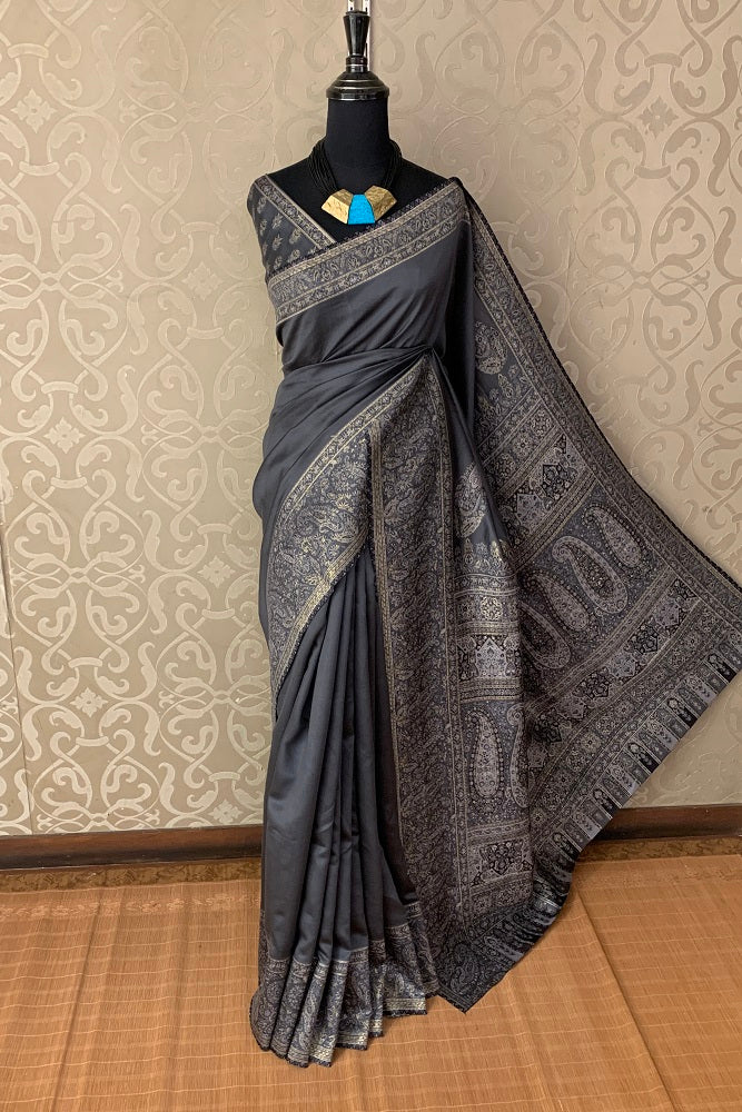 CHARCOAL GREY HANDLOOM SILK SAREE WITH FLORAL MOTIFS – Saarang Sarees